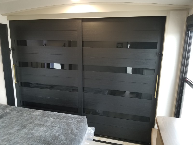 New 2025 Forest River Wildwood Heritage Glen 38 Veranda Fifth Wheel