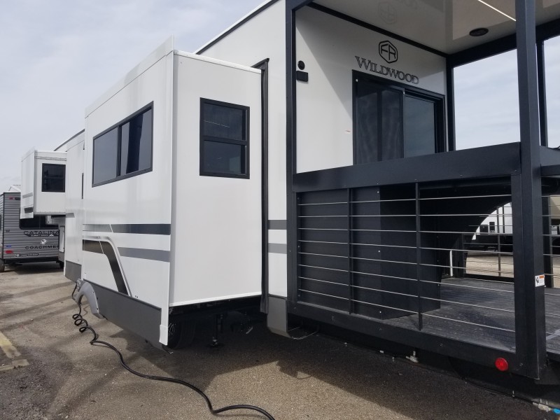 New 2025 Forest River Wildwood Heritage Glen 38 Veranda Fifth Wheel