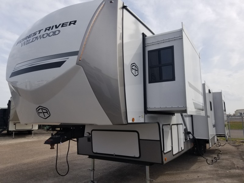 New 2025 Forest River Wildwood Heritage Glen 38 Veranda Fifth Wheel