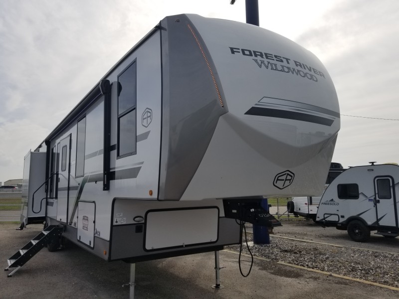 New 2025 Forest River Wildwood Heritage Glen 38 Veranda Fifth Wheel