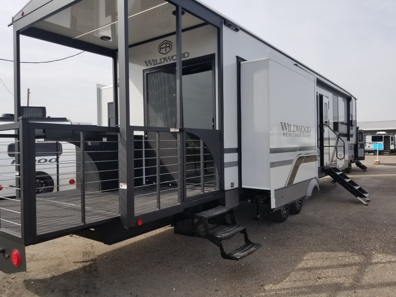 New 2025 Forest River Wildwood Heritage Glen 38 Veranda Fifth Wheel